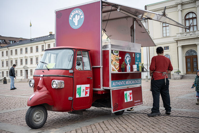 Review: Nikon Z 40mm f/2 - The Street Sniper for Discreet Photography ...