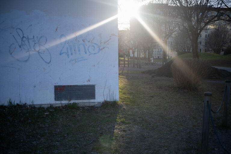 Review: Nikon Z 40mm f/2 - The Street Sniper for Discreet Photography ...