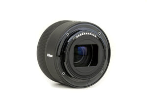Review: Nikon Z 40mm f/2 - The Street Sniper for Discreet Photography ...